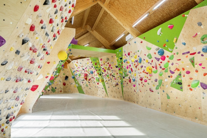 Boulderhalle mit markantem Erscheinungsbild