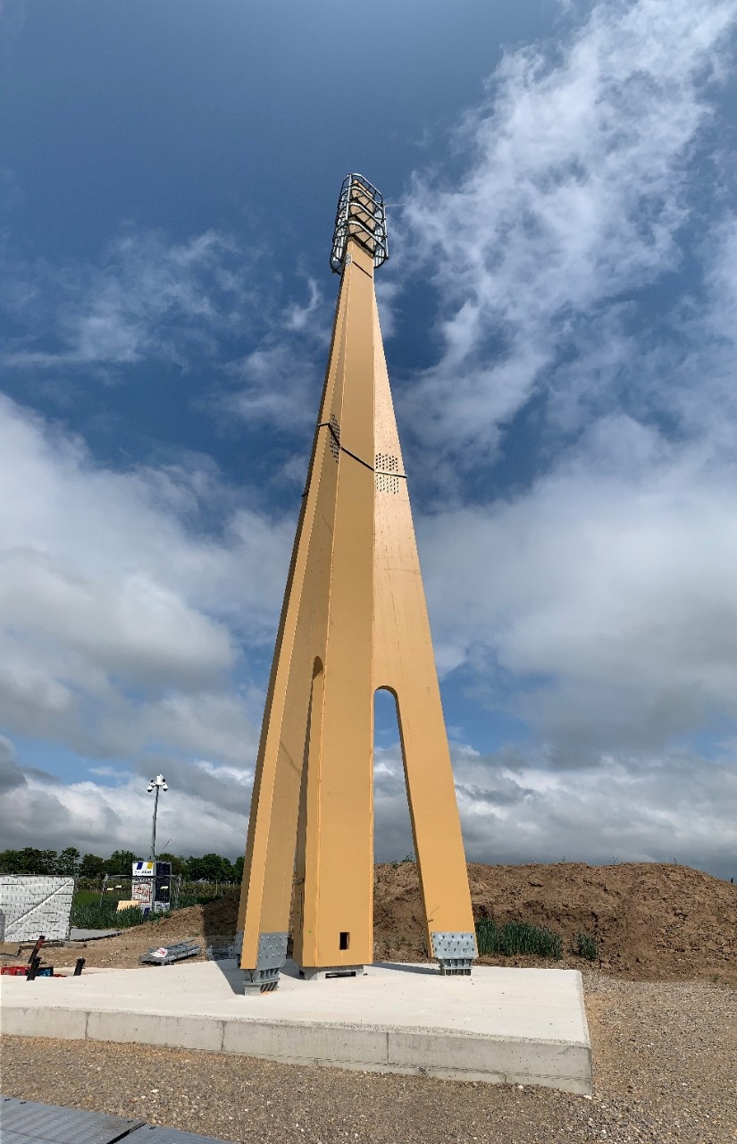 Erster Funkmast aus Holz in Deutschland