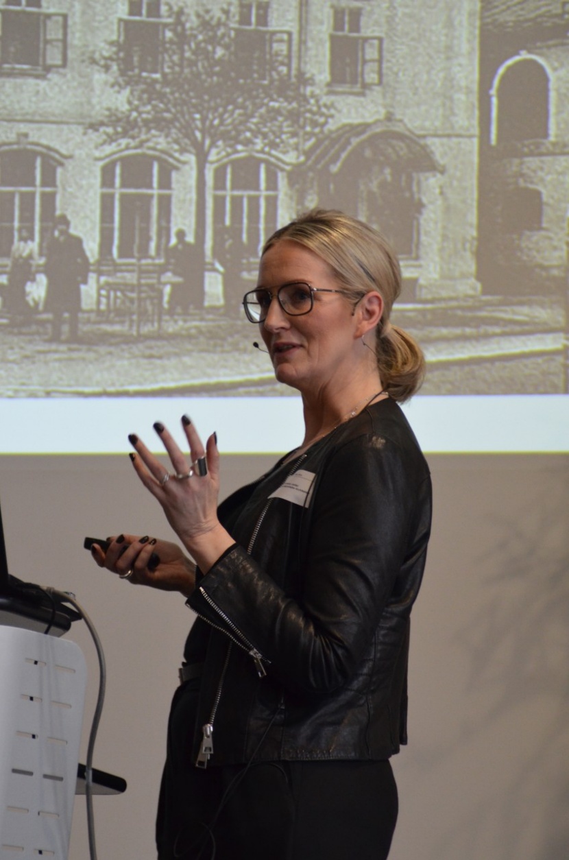 Stadt und Land mit Holzbau fluten